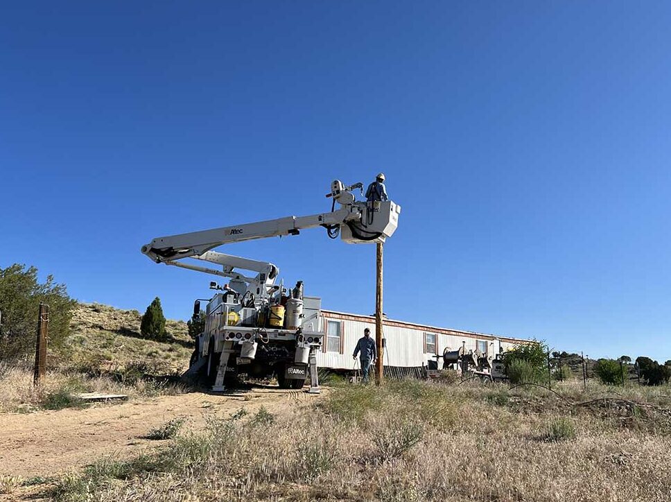 Co-op volunteers from five states will help bring power to Navajo ...